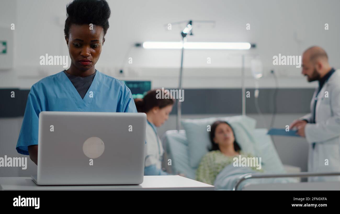 Hospital bed laptop typing hi-res stock photography and images - Alamy