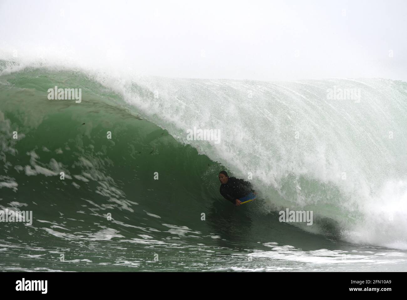 Surfing cornwall wave hi-res stock photography and images - Alamy