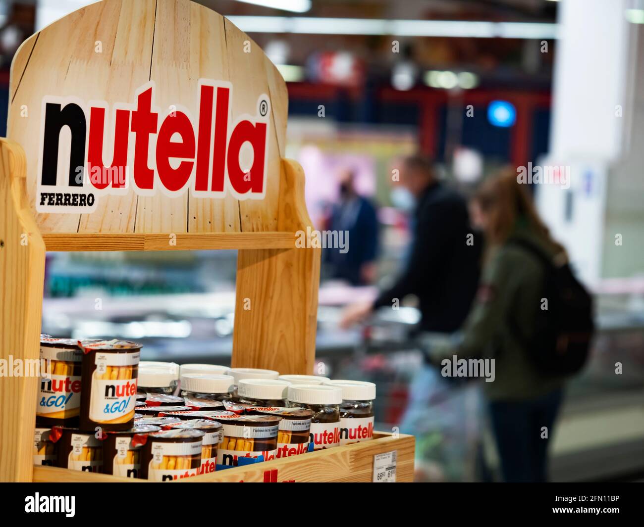 Nutella & Go cans on a shelf in a store Stock Photo - Alamy