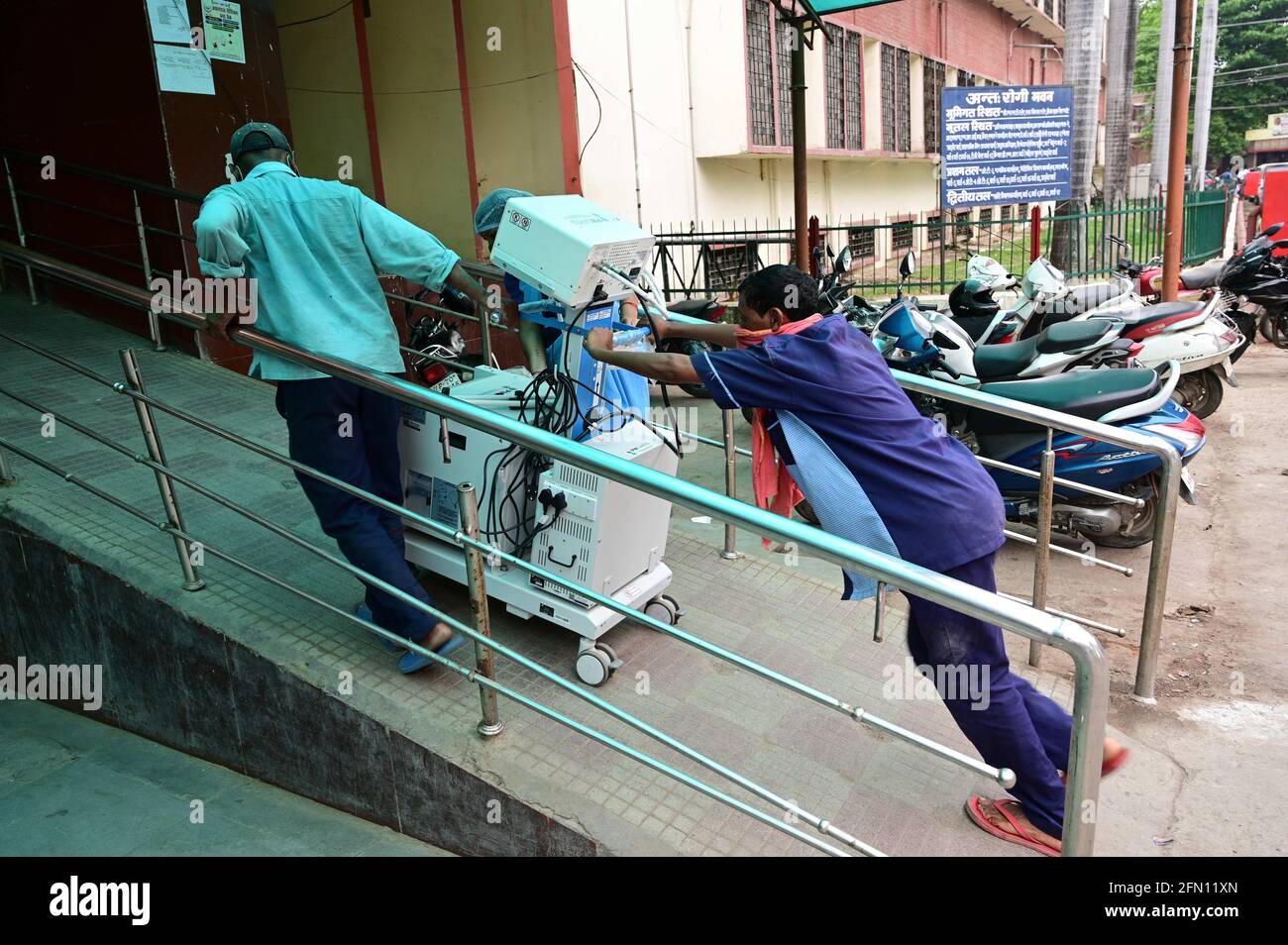Prayagraj, Uttar Pradesh, India. 13th May, 2021. Prayagraj: Medical ...