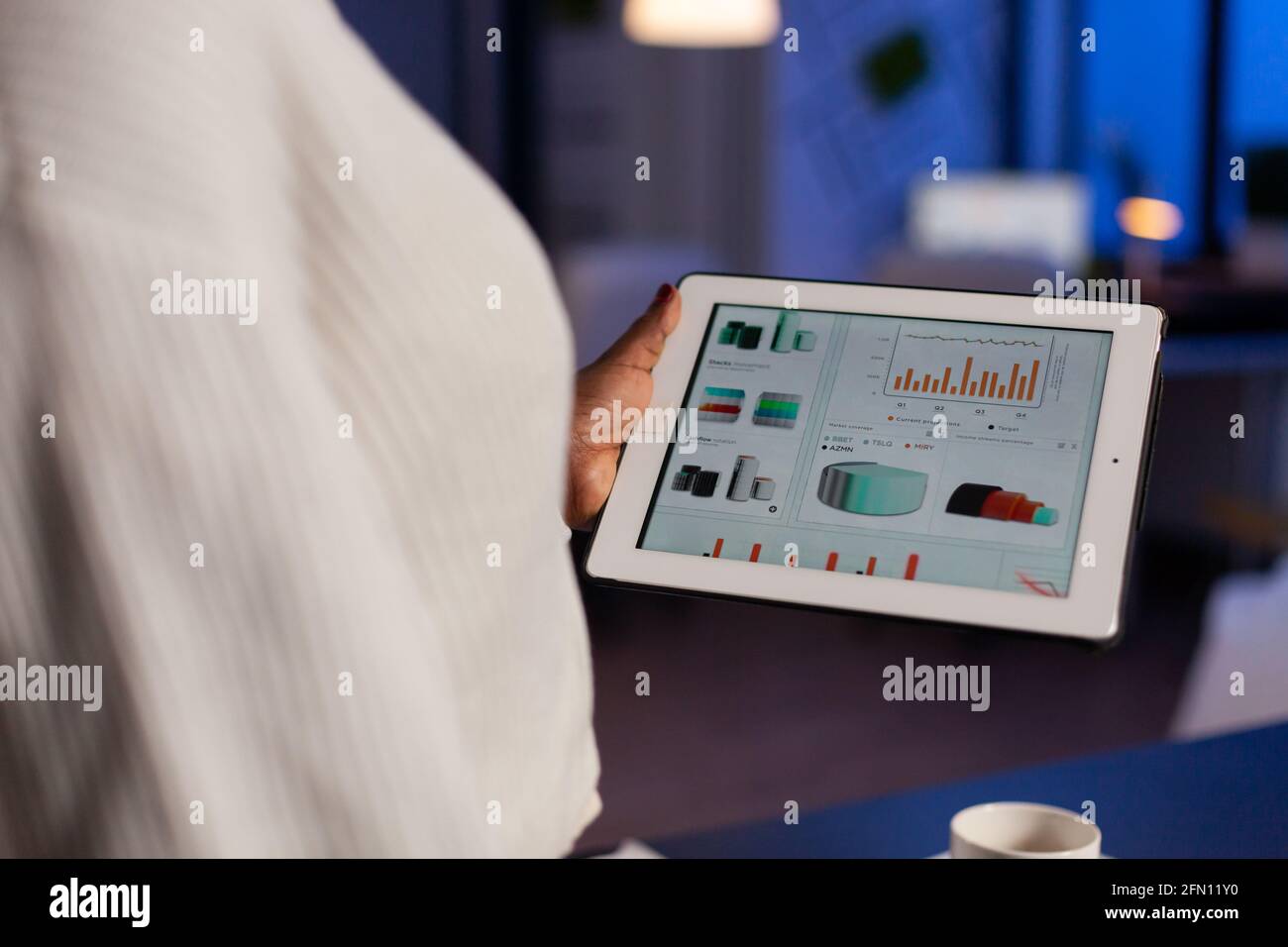Reading data charts and graphs hi-res stock photography and images - Alamy