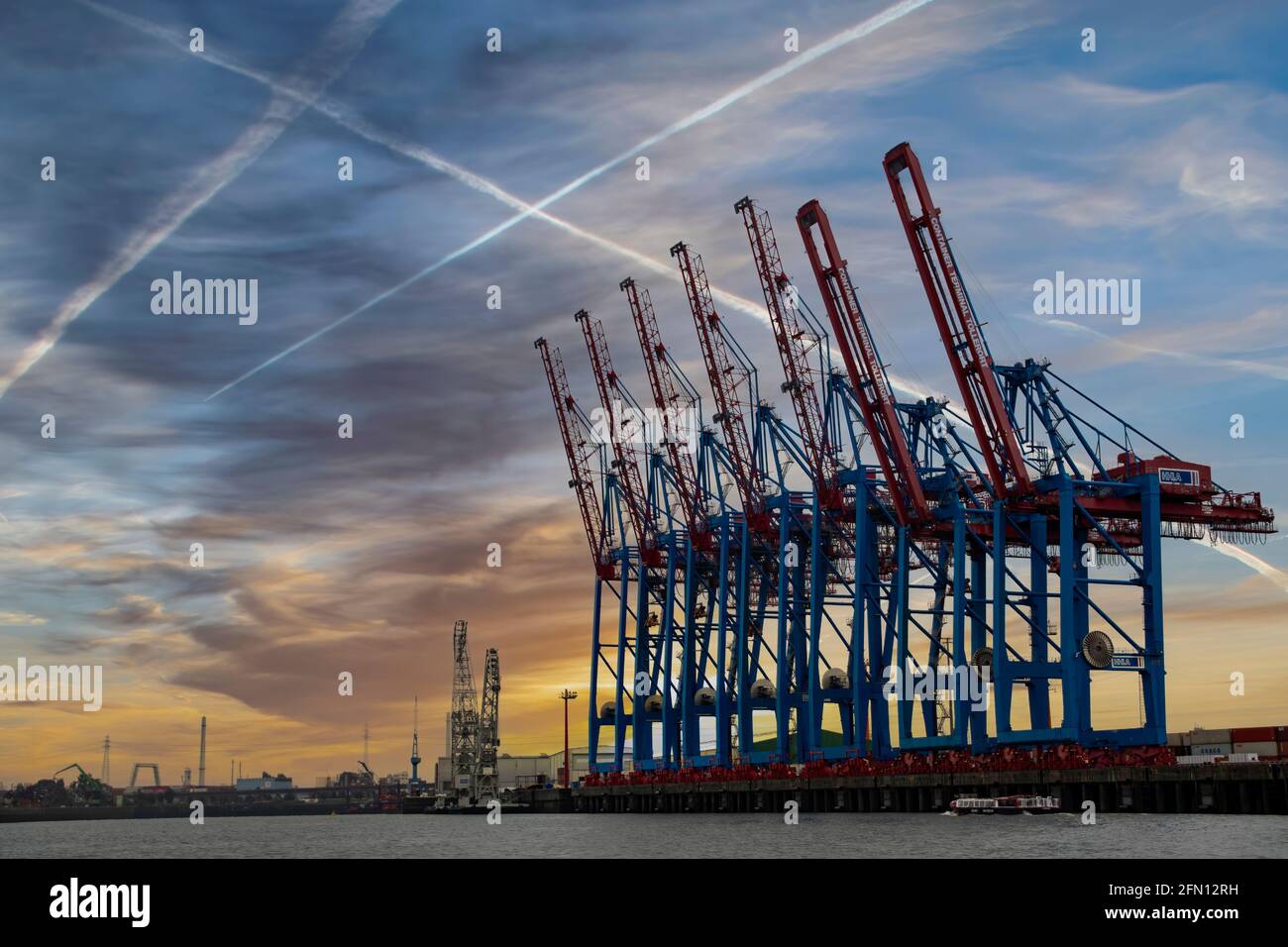 Container terminal at the port Hamburg ,Four high performance container ...
