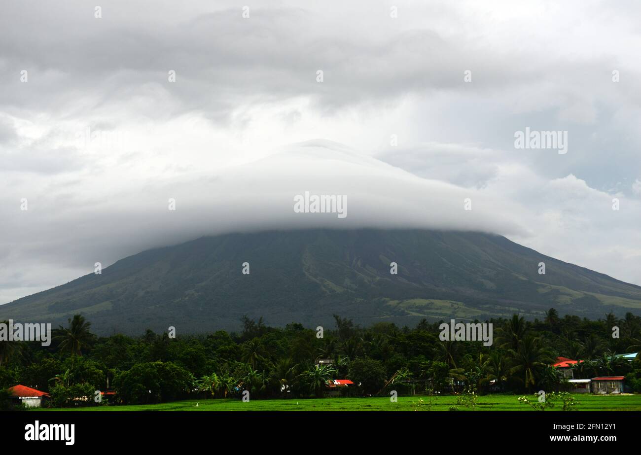 The Mayon volcano covered with a beautiful cloud Stock Photo - Alamy