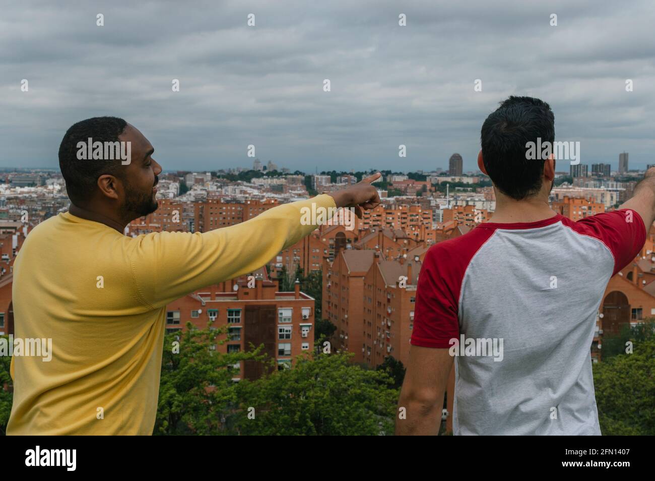 Interracial friends hi-res stock photography and images - Alamy