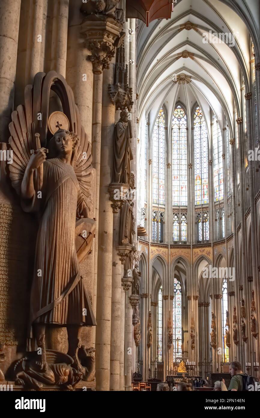 Cologne cathedral interior design hi-res stock photography and images ...