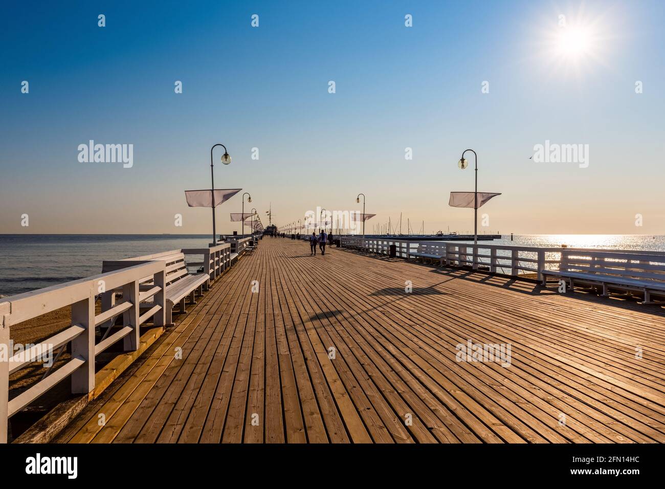 Long wooden pier hi-res stock photography and images - Alamy