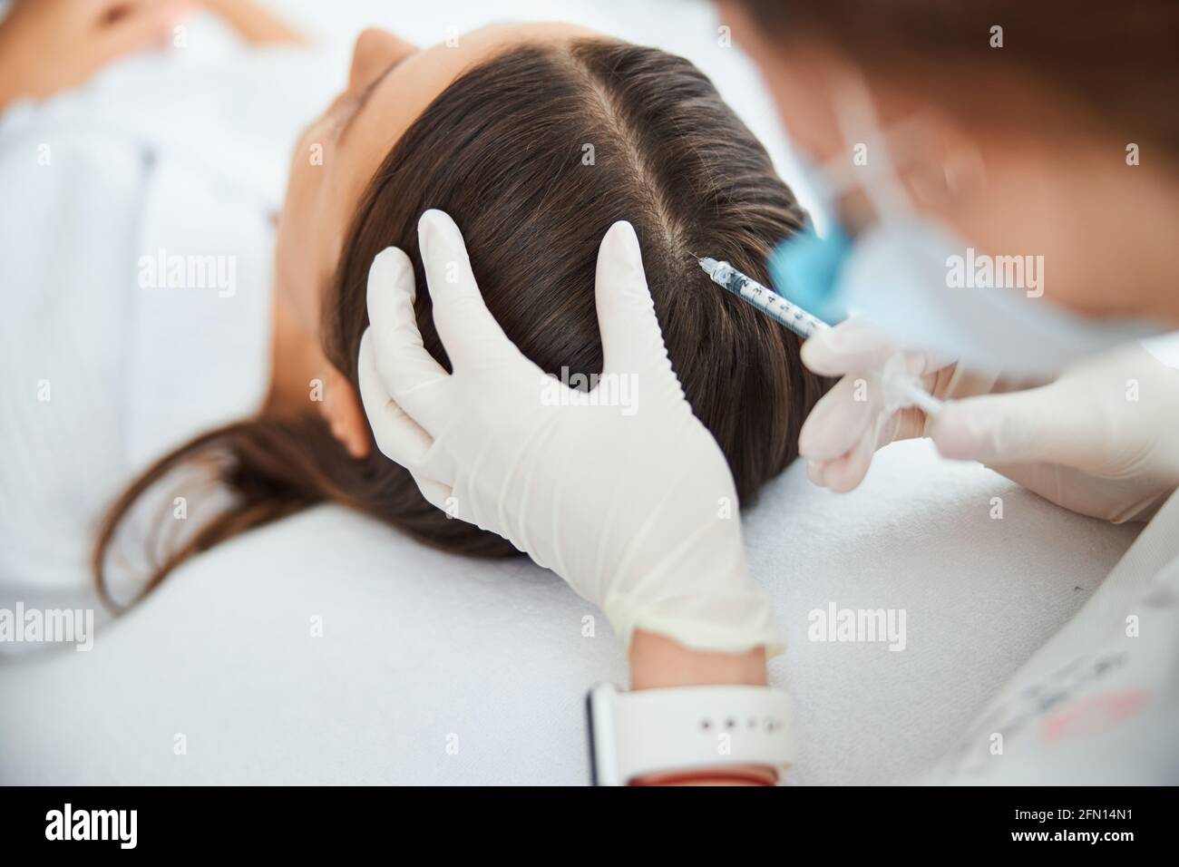 Dermatologist injecting the serum into the female scalp Stock Photo - Alamy