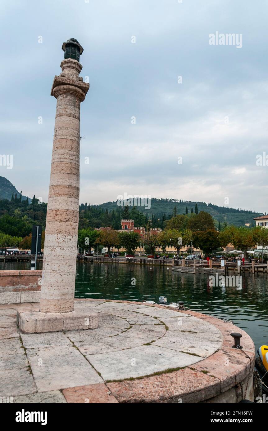 Tall column hi-res stock photography and images - Alamy