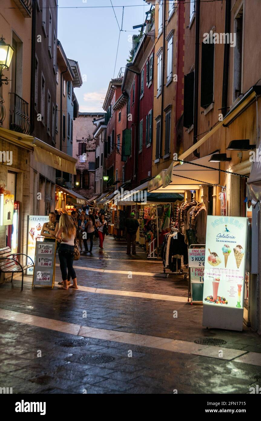 A row of small shops hi-res stock photography and images - Alamy