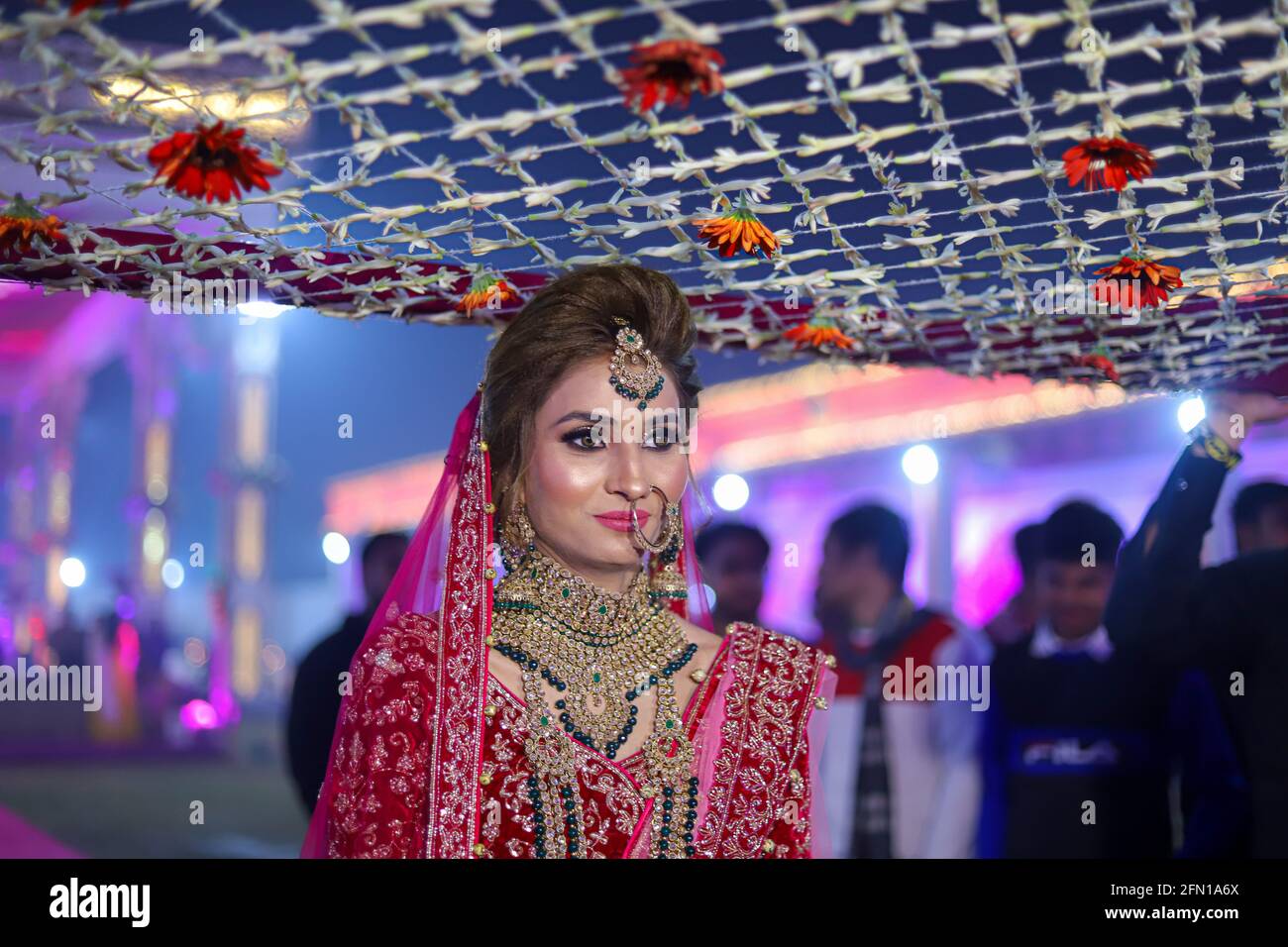 Red wedding saree hi-res stock photography and images - Alamy