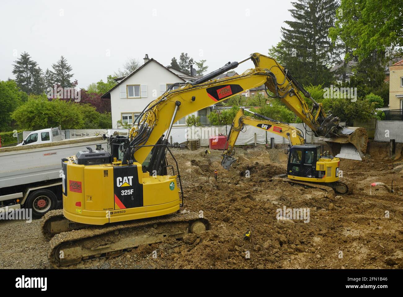 Destruction of the old house in order to build a new one. Heavy ...