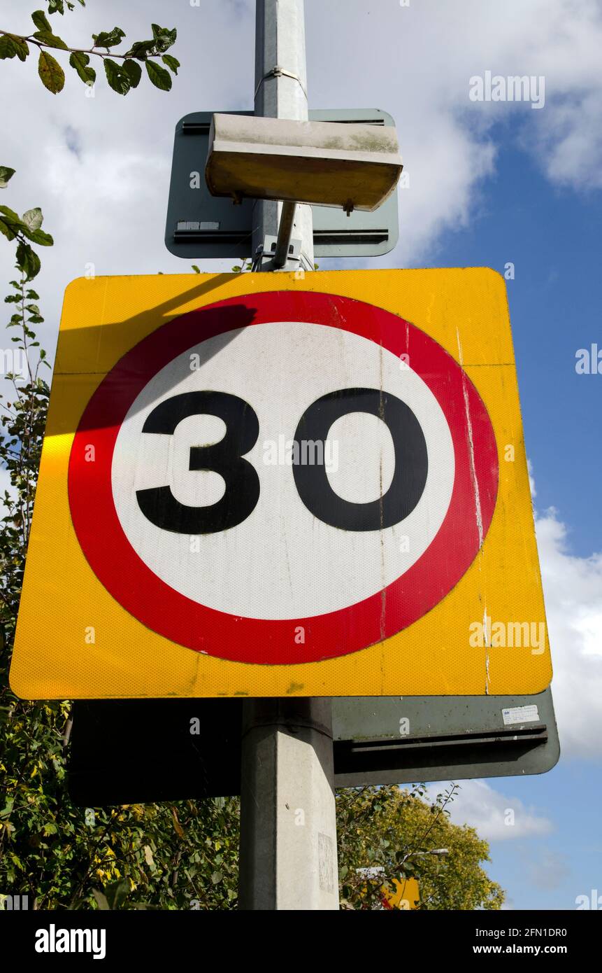 30 Speed limit sign Stock Photo - Alamy