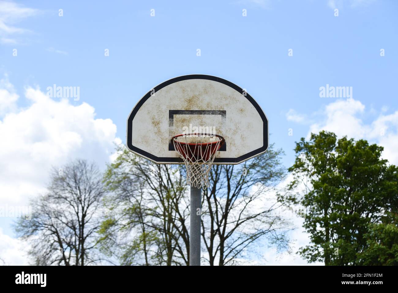Basketball hoop with net on an outdoor basketball court Stock Photo - Alamy