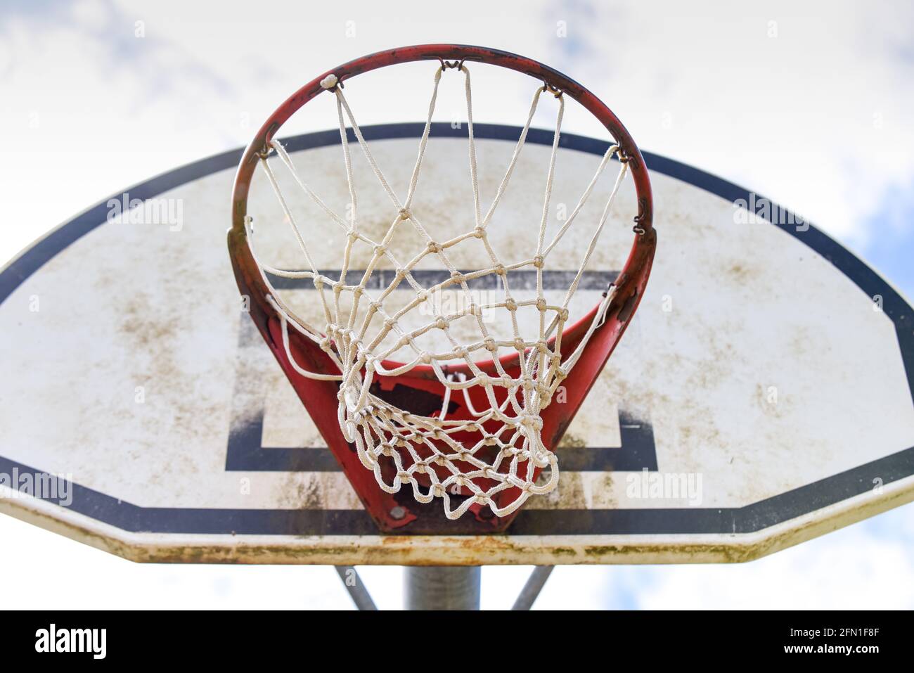 Old basketball hoop no net hi-res stock photography and images - Alamy