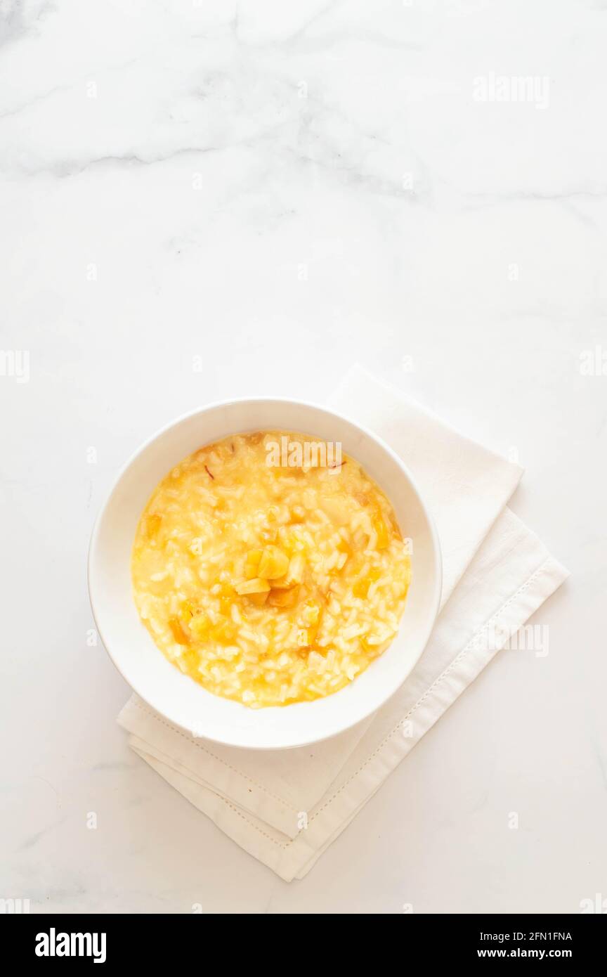 Fresh apricots in a white dish hi-res stock photography and images - Alamy