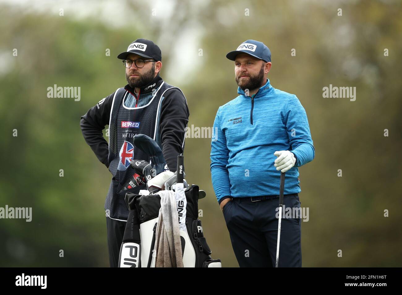 Caddy british masters golf tournament hi-res stock photography and ...