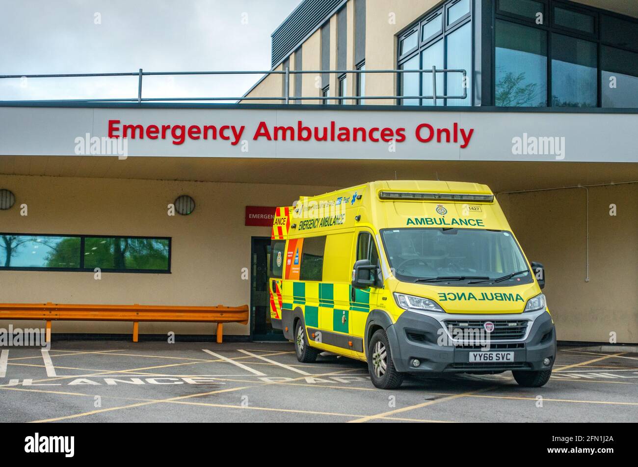English ambulance hi-res stock photography and images - Alamy