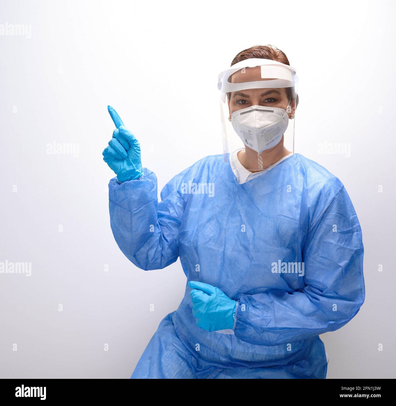 Doctor syringe pointing hi-res stock photography and images - Alamy