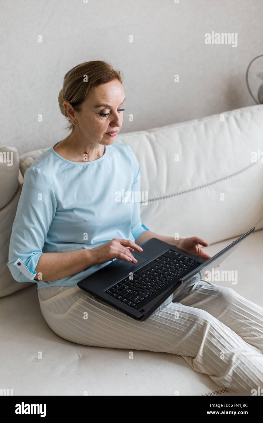 Laptop on lap black hi-res stock photography and images - Alamy