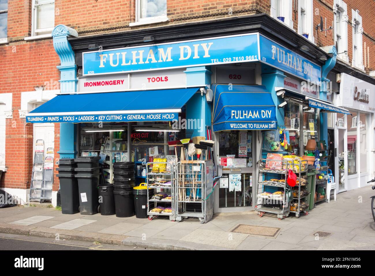 Diy cornershop hi-res stock photography and images - Alamy