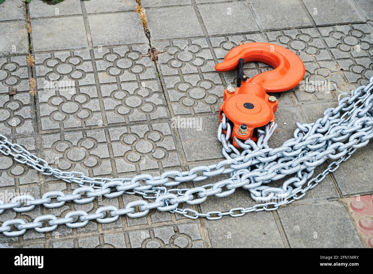Long industrial crane chains hi-res stock photography and images - Alamy