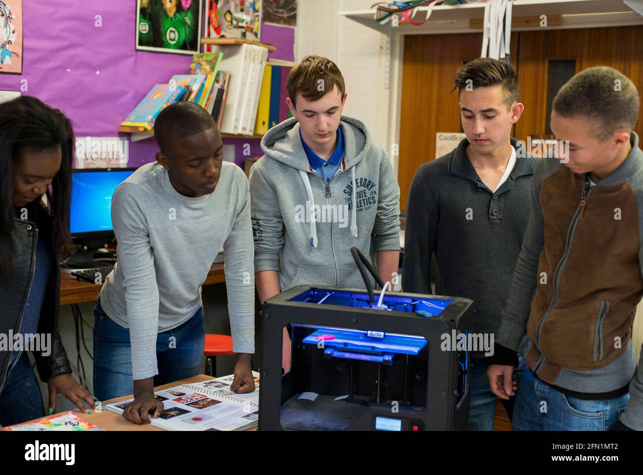 Sixth Form Students, Young people in education, group of teenagers ...