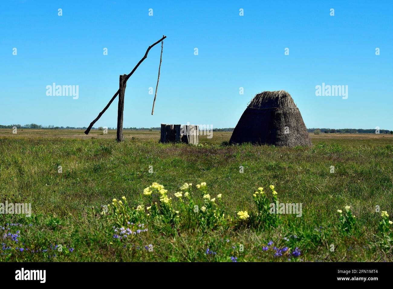 Straw yurt hi-res stock photography and images - Alamy