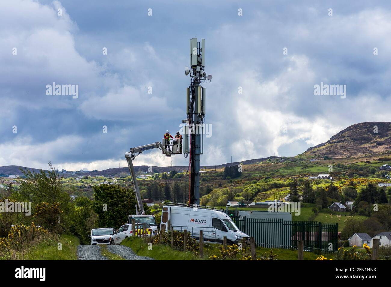 Mast upgrade hi-res stock photography and images - Alamy