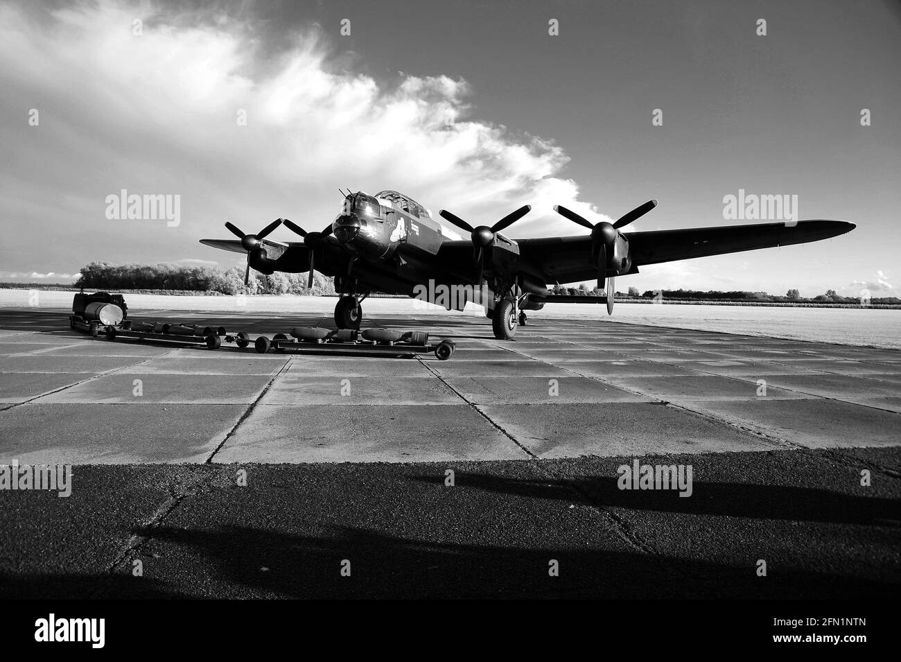 Load bomb lancaster hi-res stock photography and images - Alamy