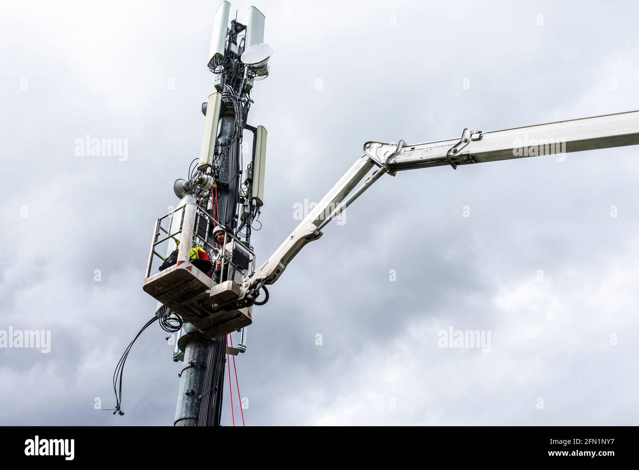 5g mast engineer hi-res stock photography and images - Alamy