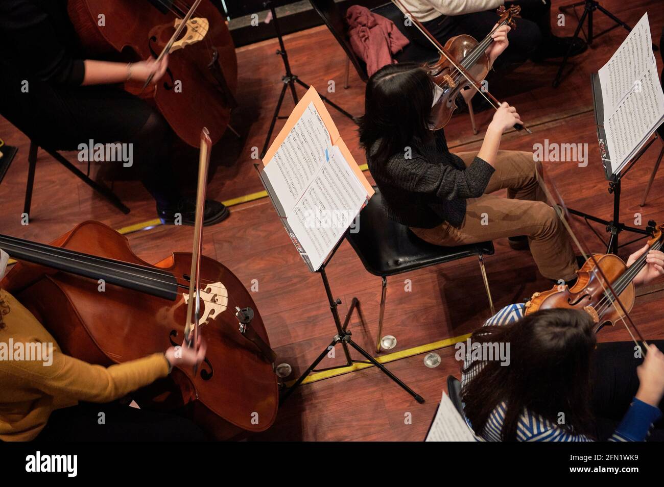 Instruments orchestra hi-res stock photography and images - Alamy