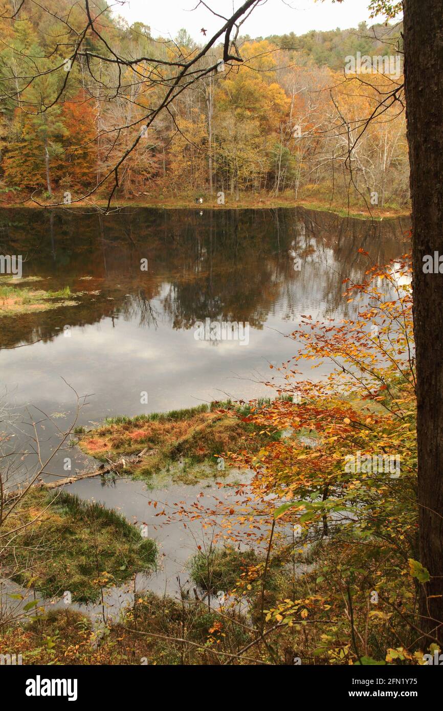 Autumn in the Blue Ridge Mountains, VA, USA. Otter Lake on the Blue ...
