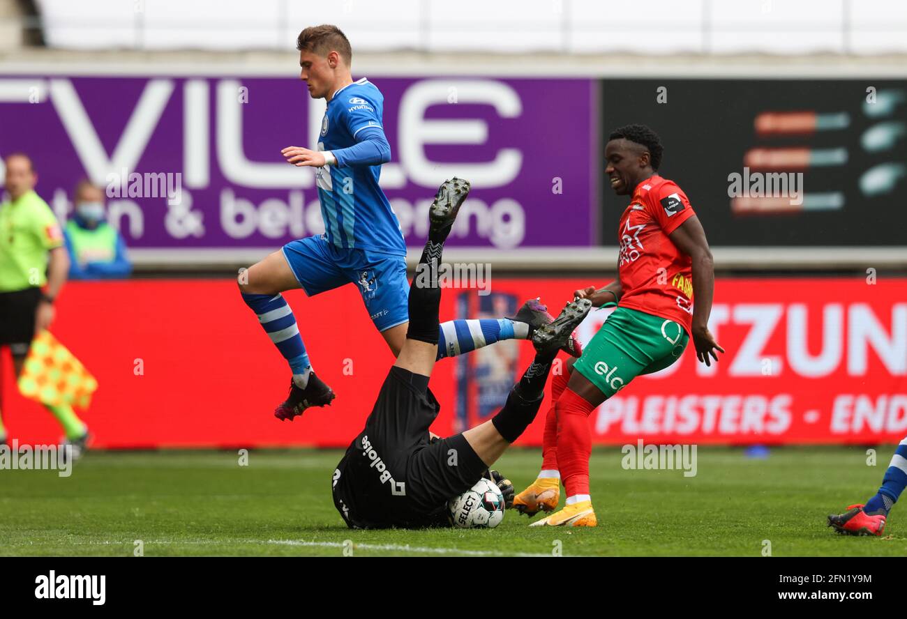Gent's goalkeeper Sinan Bolat and Oostende's Fashion Junior Sakala ...