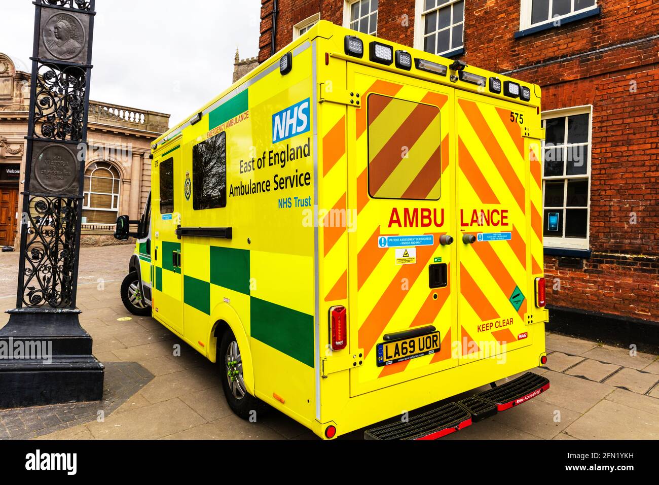 Nhs ambulances hi-res stock photography and images - Alamy