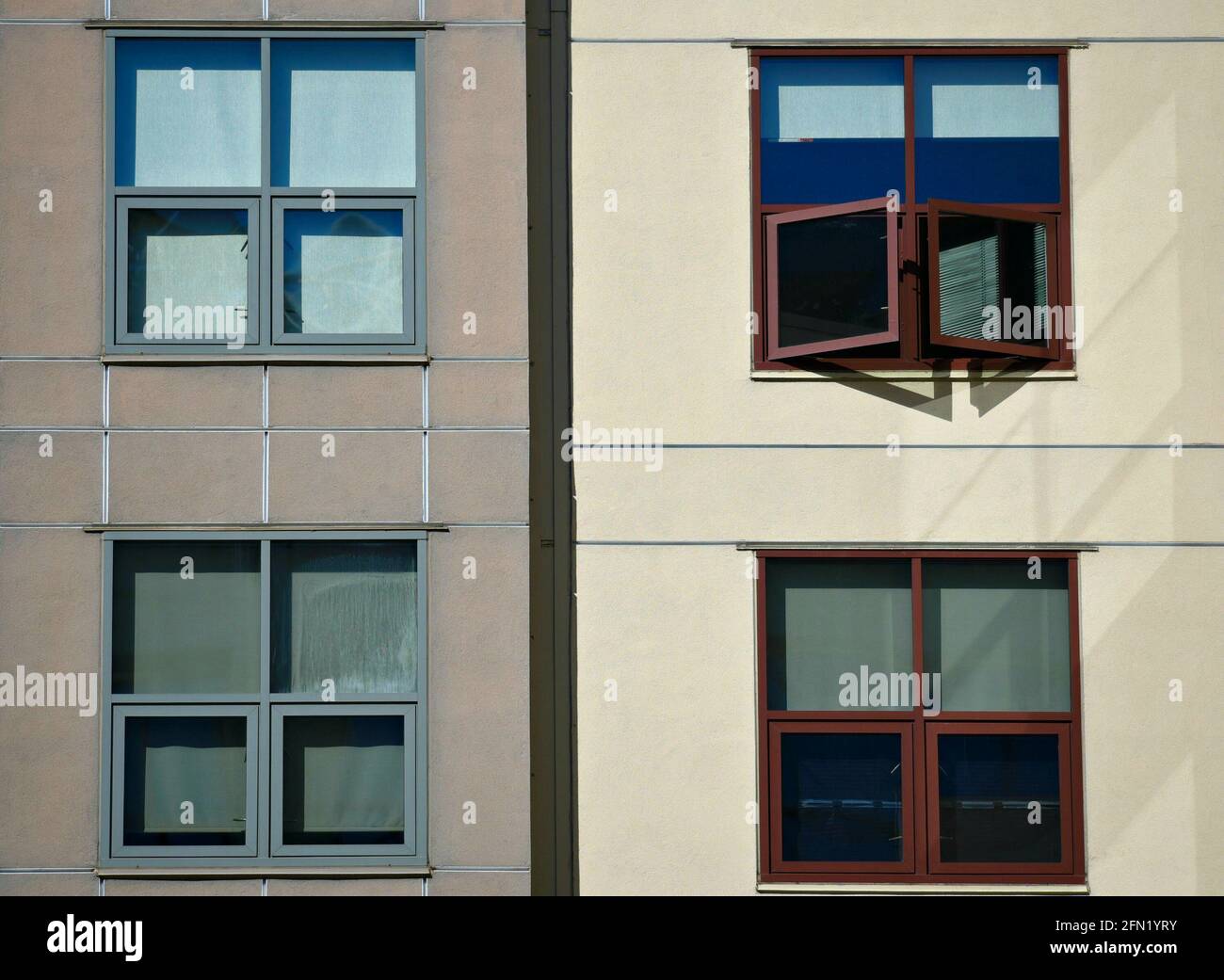 Four stories building hi-res stock photography and images - Alamy