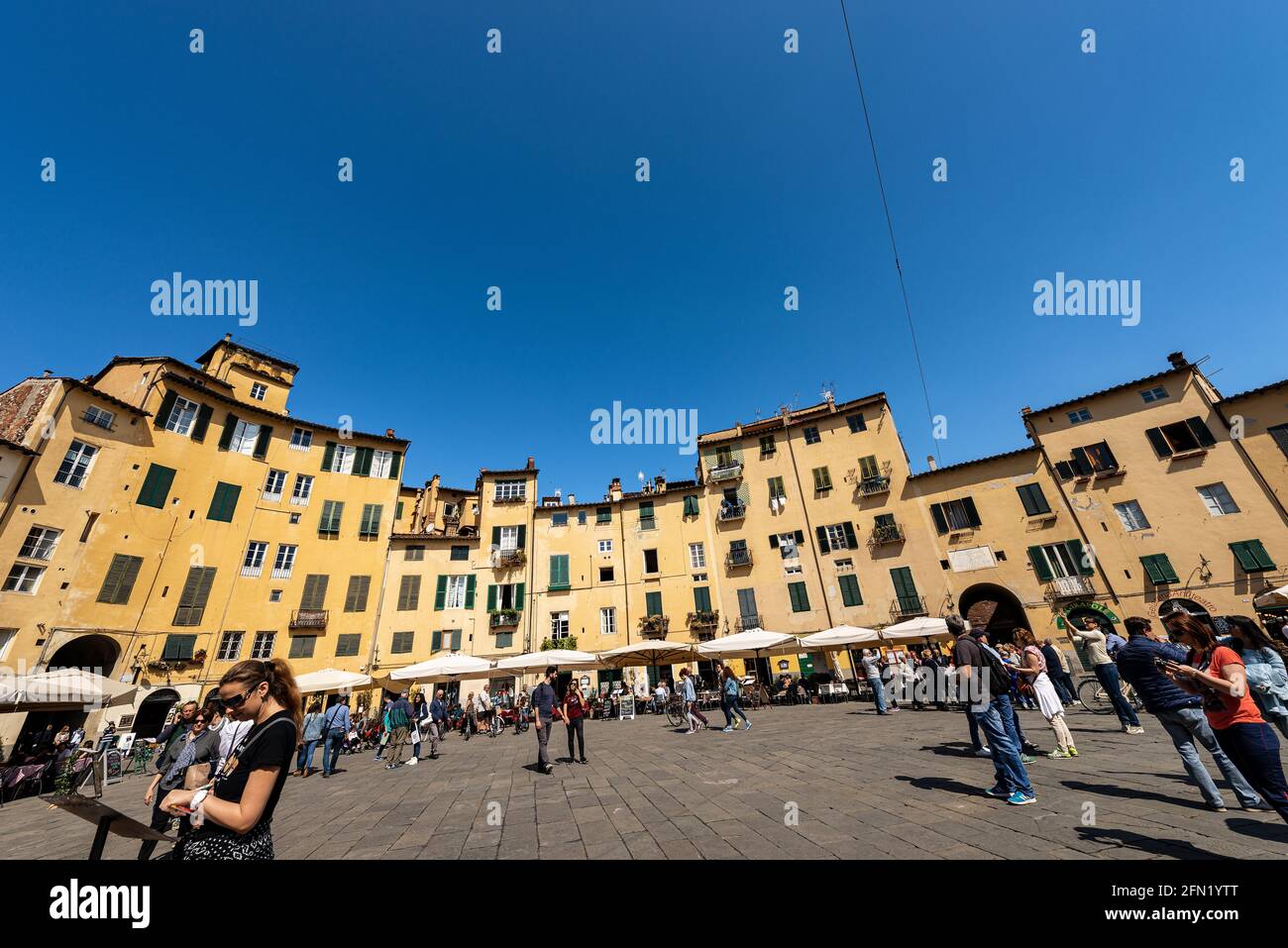 Piazza dell'Anfiteatro in Lucca downtown (Amphitheater Square ...