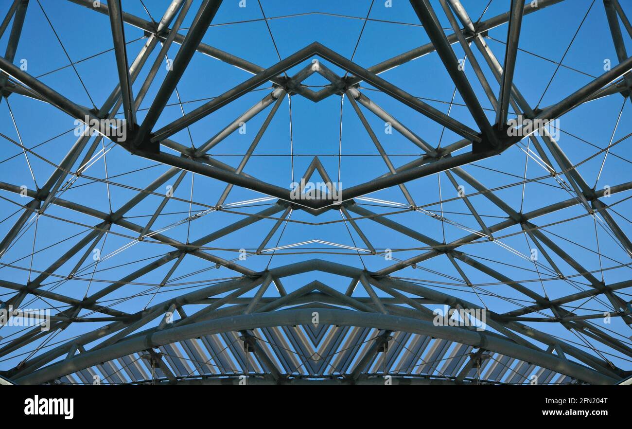Architectural detail of the San Diego Library steel-and-mesh lattice ...