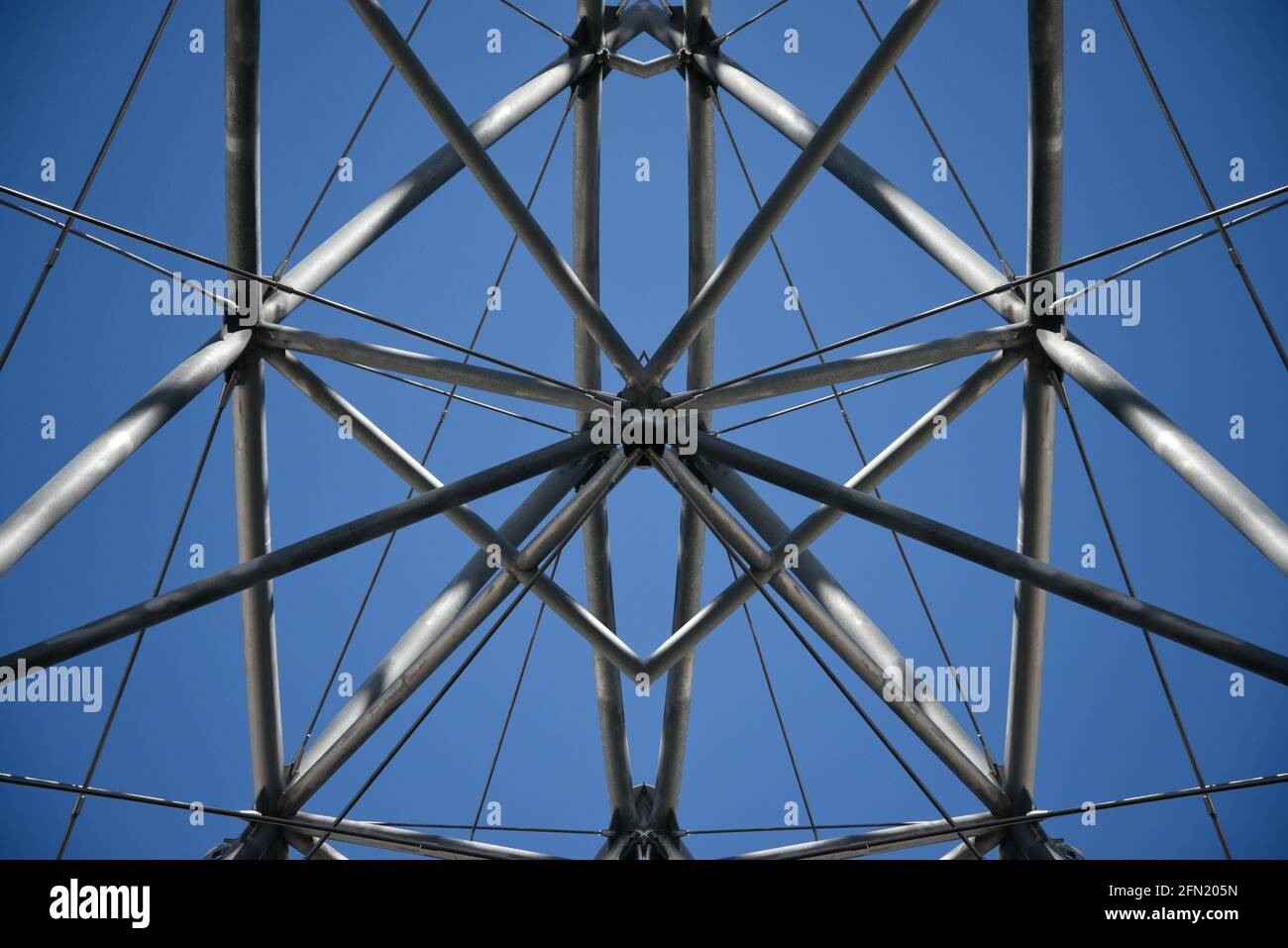 Architectural detail of the San Diego Library steel-and-mesh lattice ...