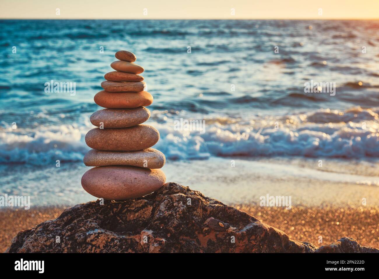 Stone stack beach hi-res stock photography and images - Alamy
