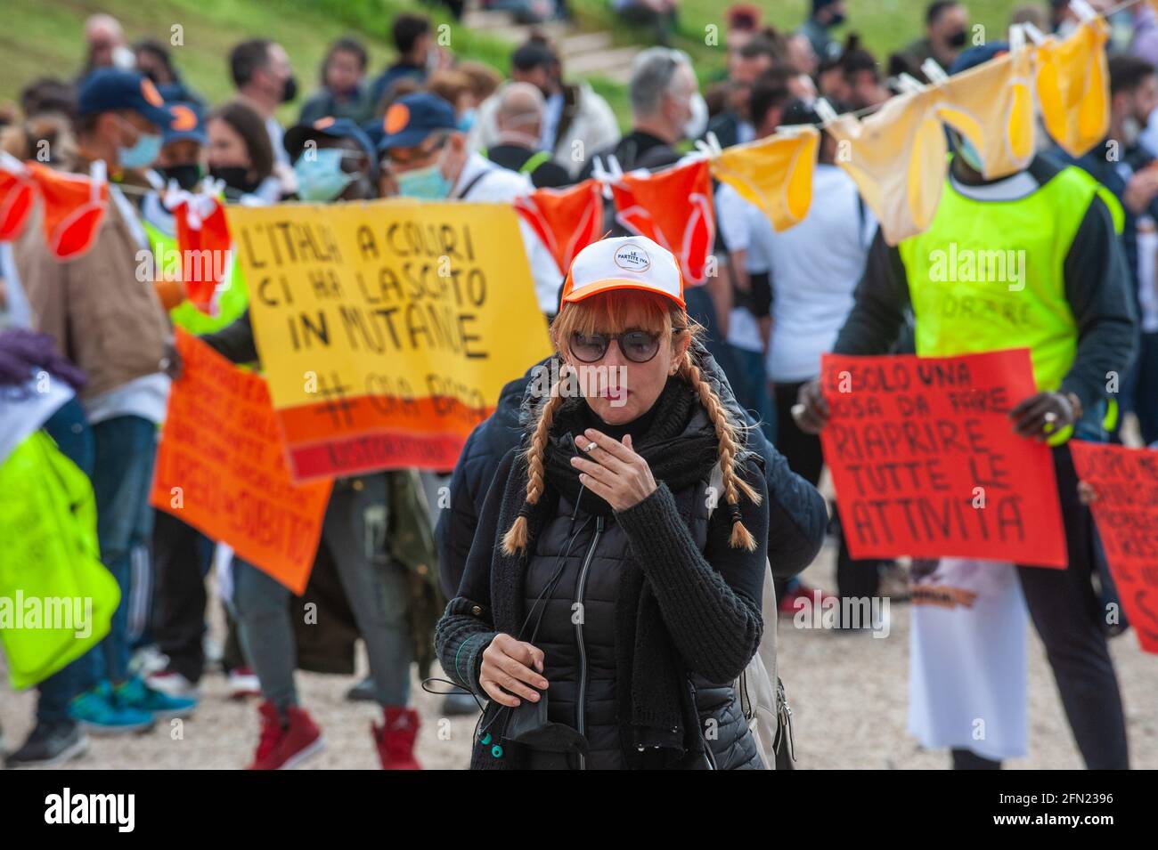 Covid recessione economica hi-res stock photography and images - Alamy