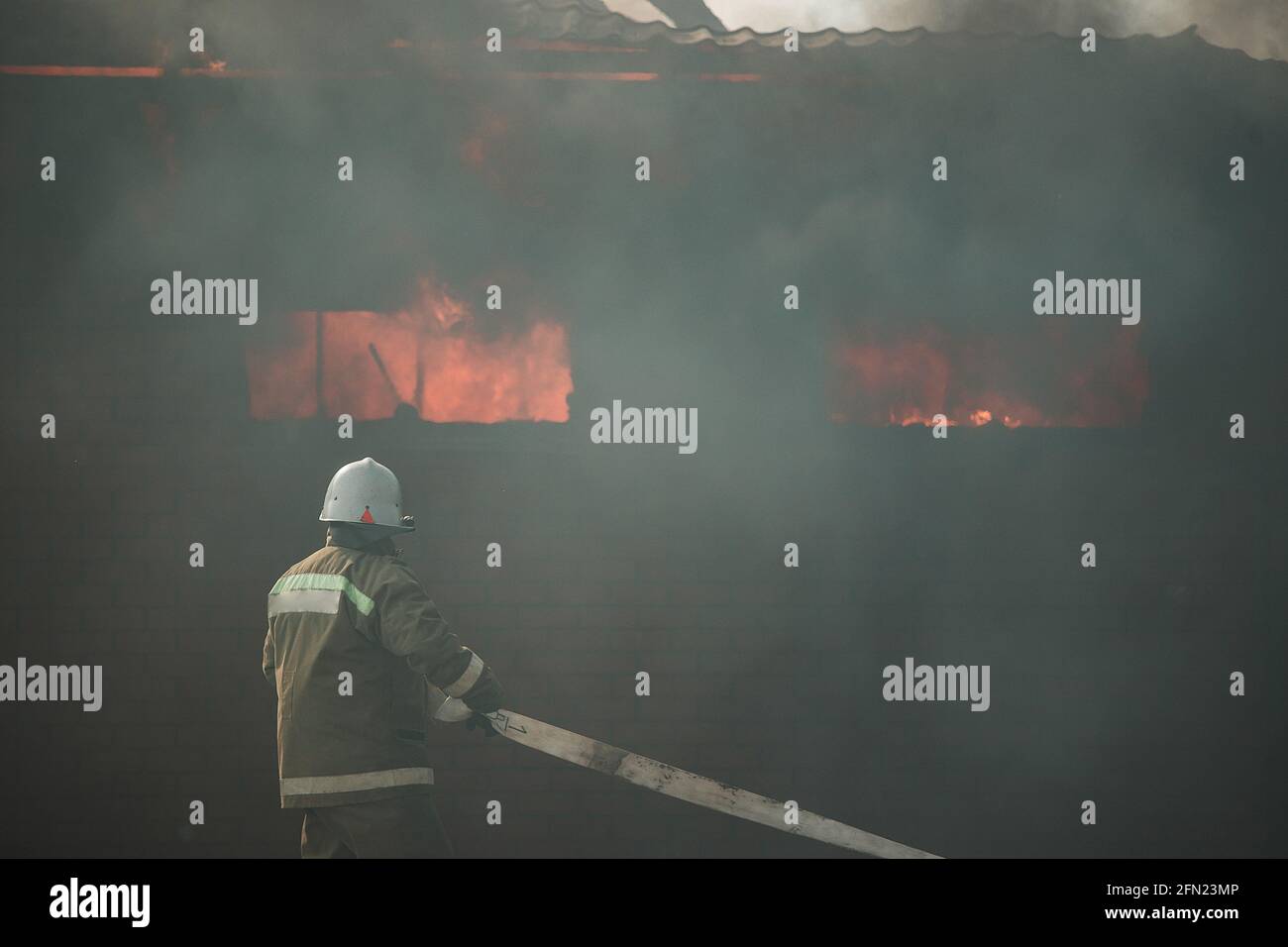 Flames pour from roof hi-res stock photography and images - Alamy