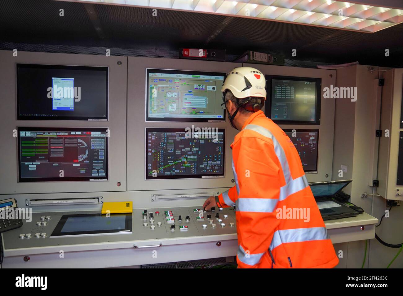 Uk rail control room hi-res stock photography and images - Alamy