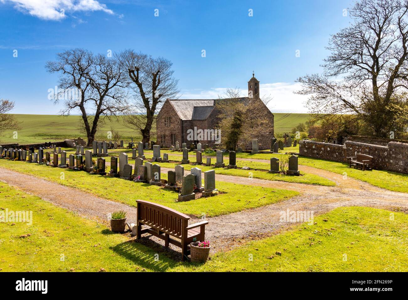 KINNEFF OLD CHURCH ANGUS SCOTLAND VIEW OVER GRAVEYARD TO THE KIRK Stock ...