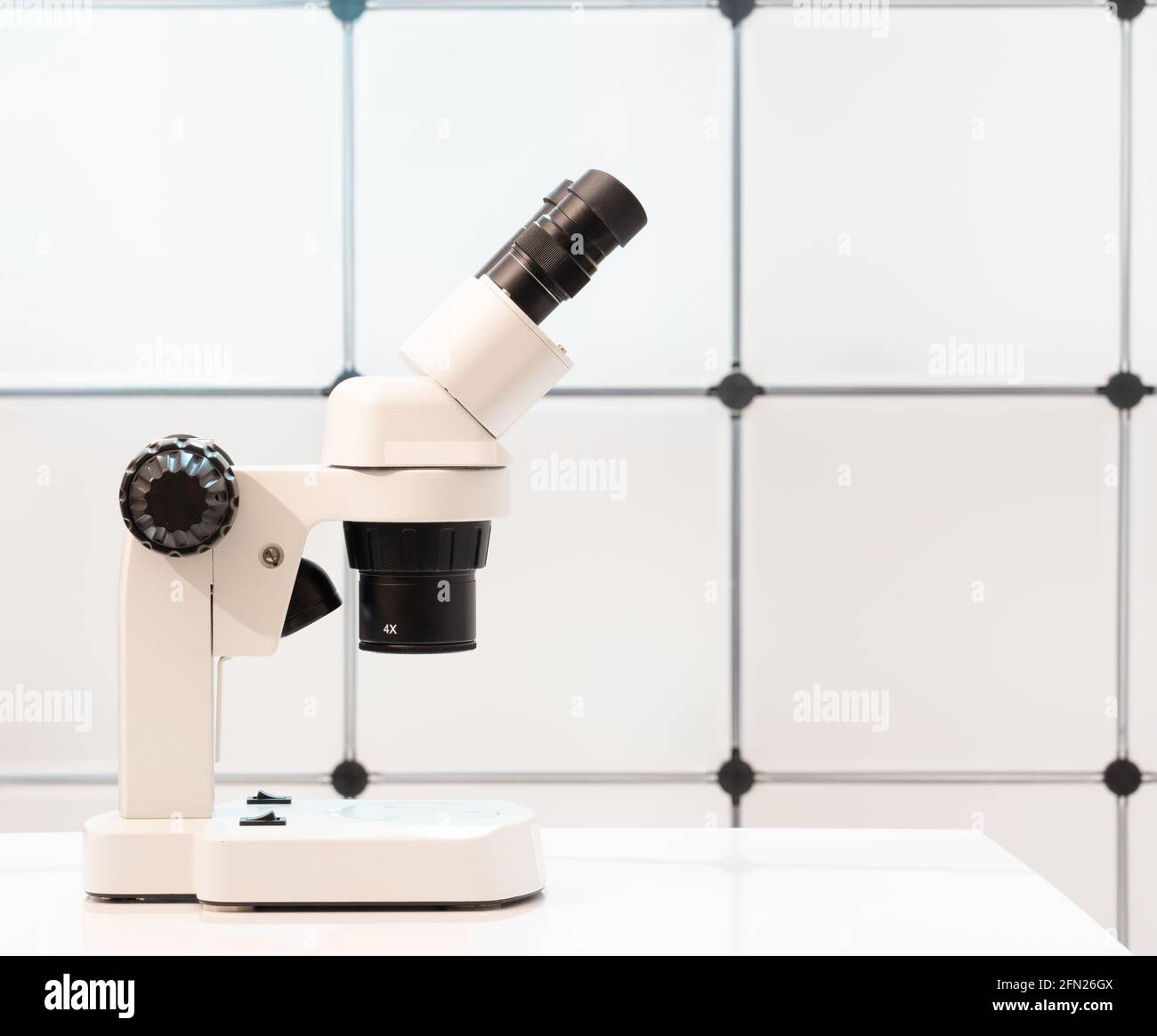 School microscope hi-res stock photography and images - Alamy