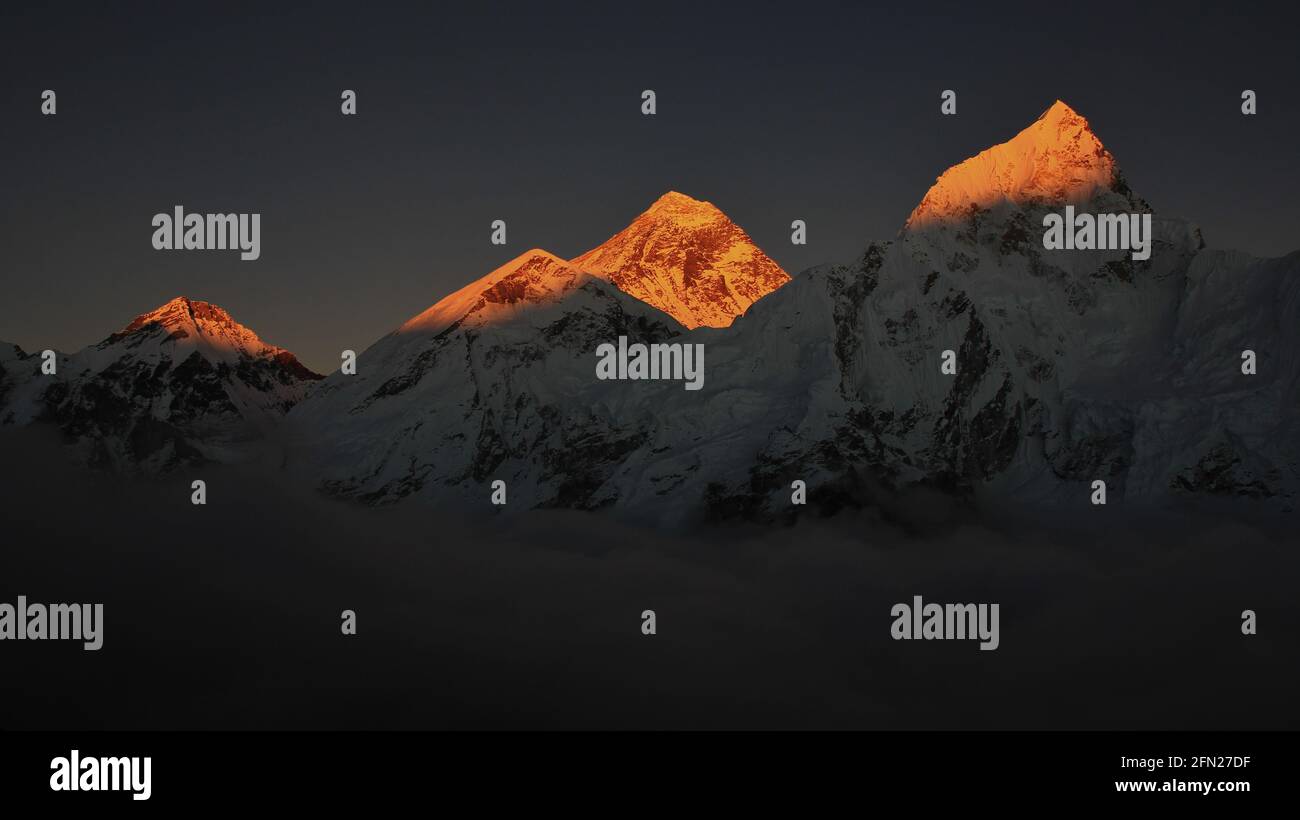 Golden mount everest nuptse hi-res stock photography and images - Alamy
