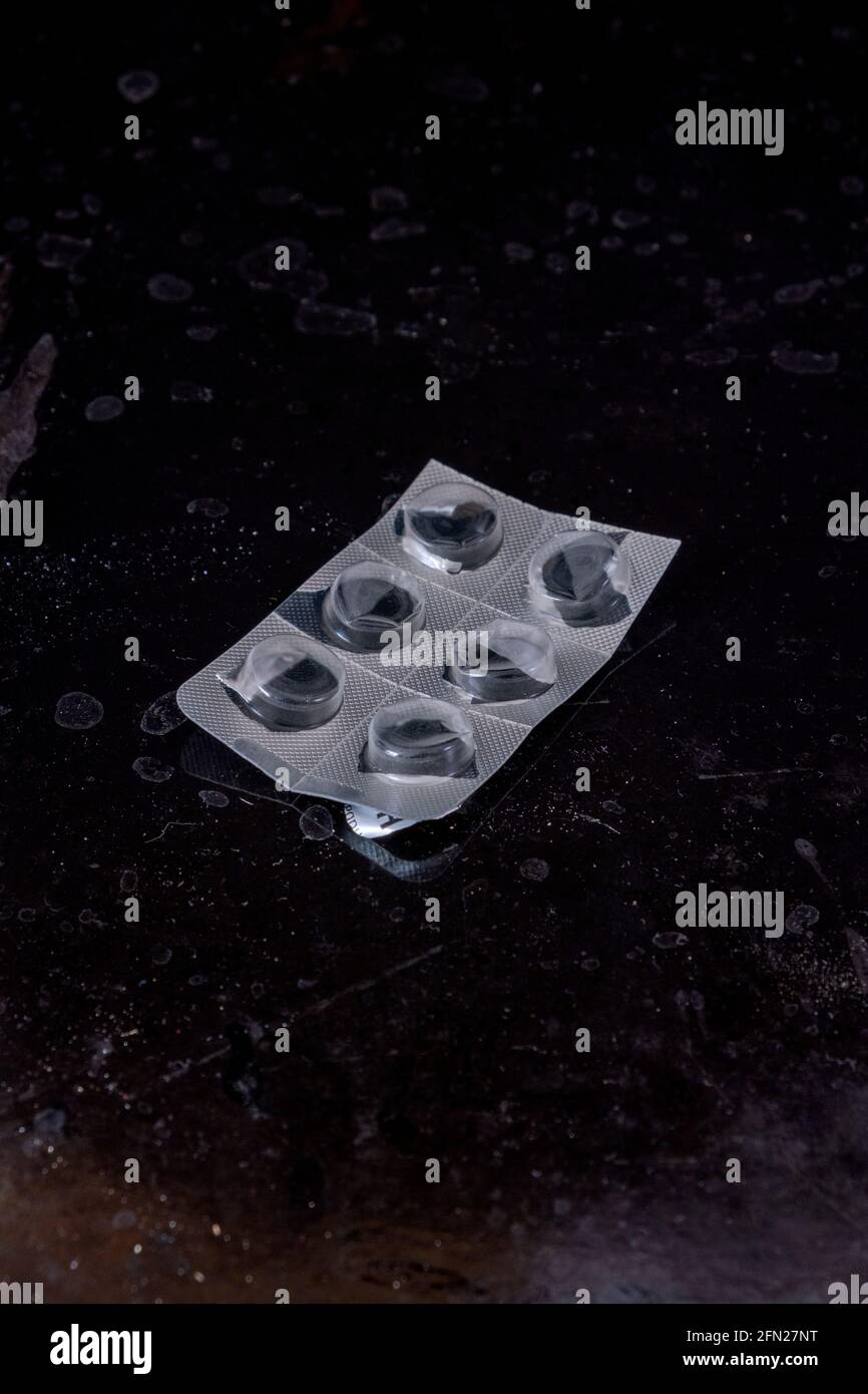 Empty wrapper table hi-res stock photography and images - Alamy