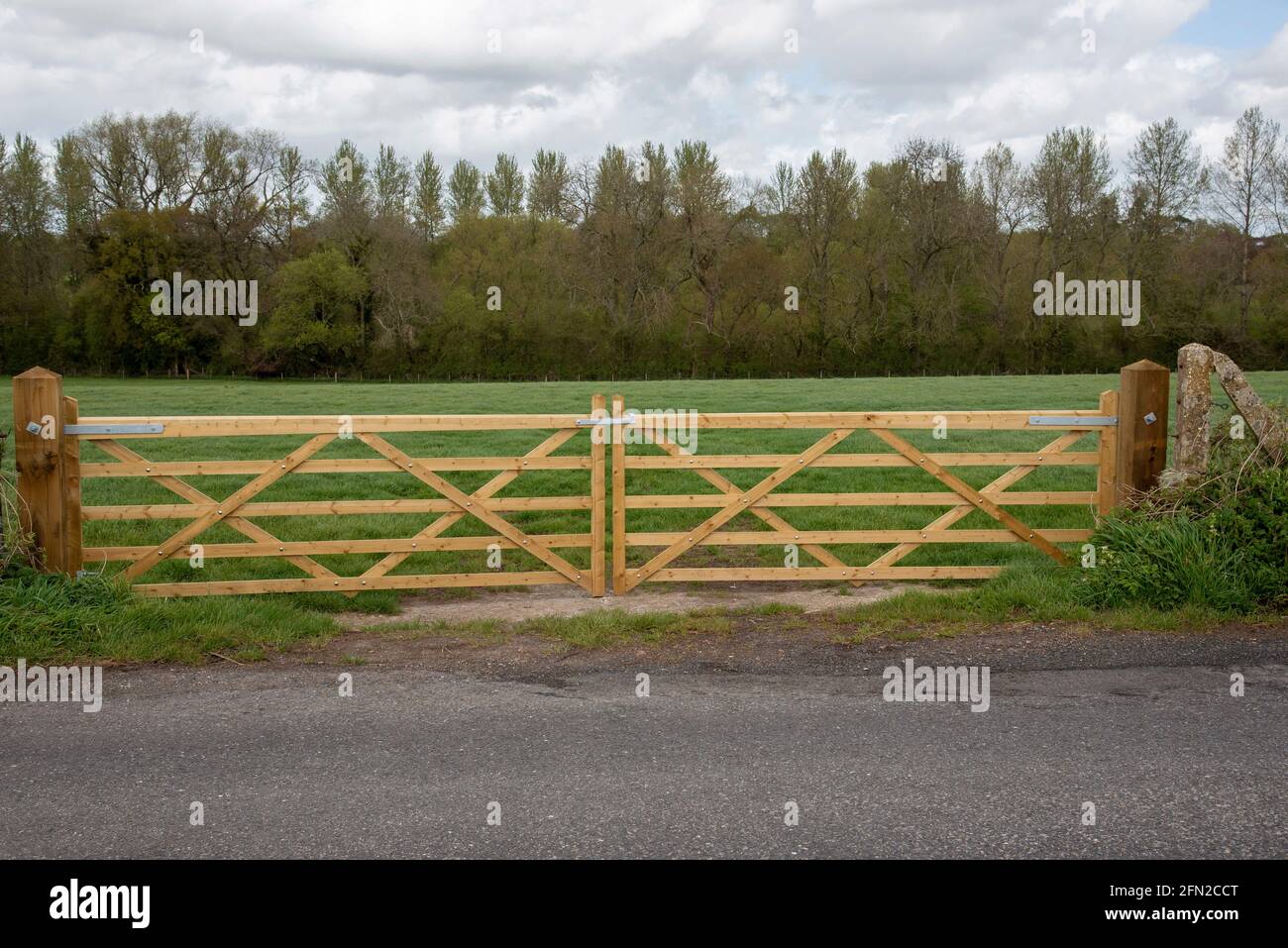 Large wooden gates hi-res stock photography and images - Alamy