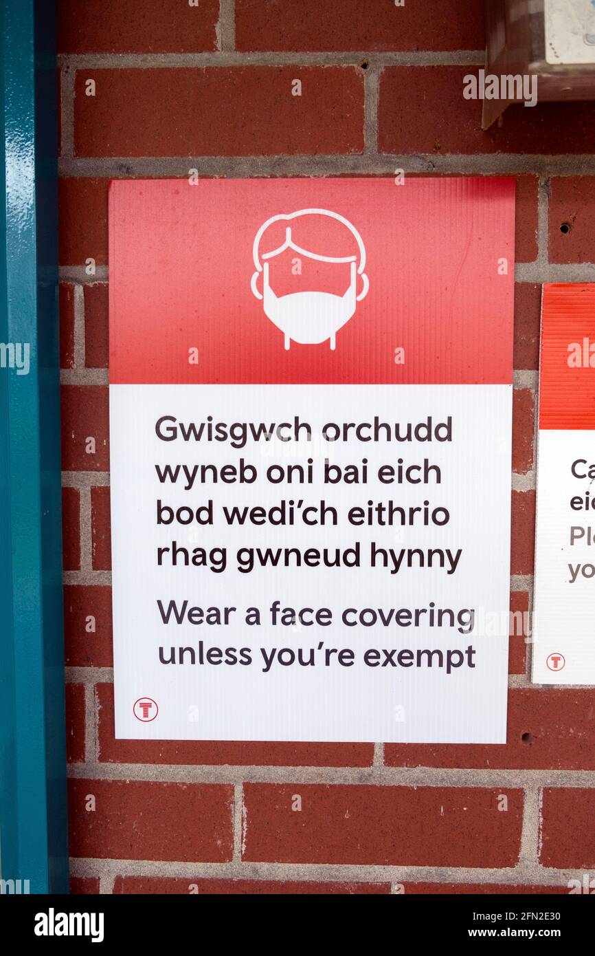 Social distancing bilingual Welsh English language posters on the Heart ...