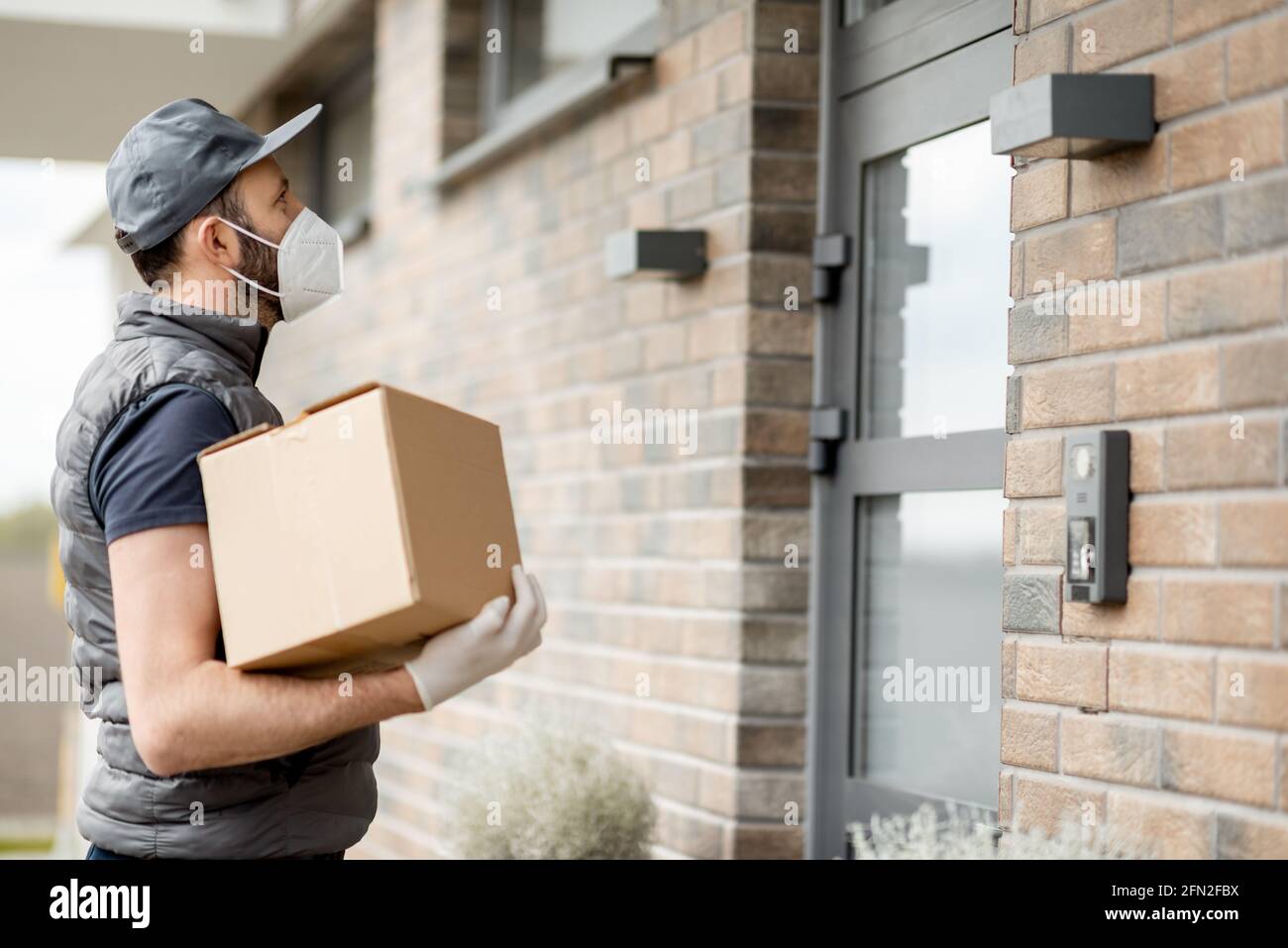 Customer waiting for parcel delivery hi-res stock photography and ...