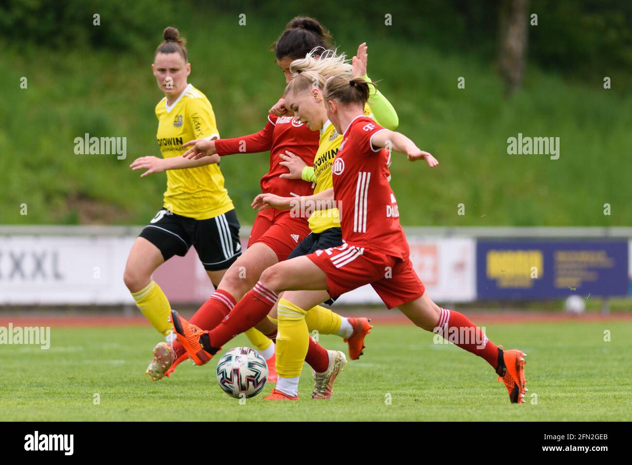 Laura and samantha hi-res stock photography and images - Alamy